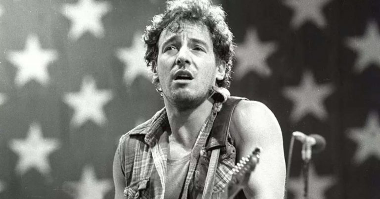 Singers with Raspy Voice: Unveiling Our Top 10 Artists